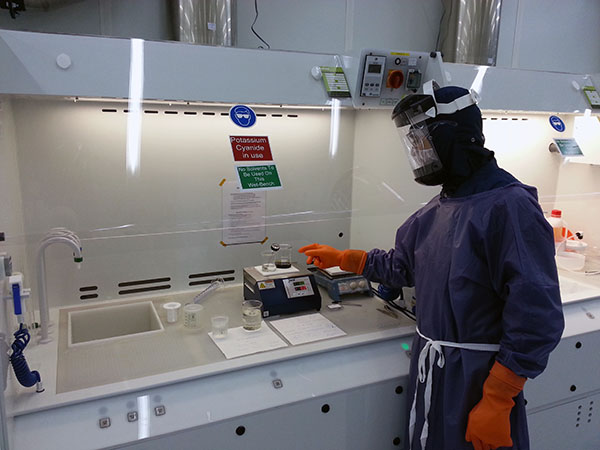 Sample Cooling Clean Room with AHP-301CPV Peltier cold plate